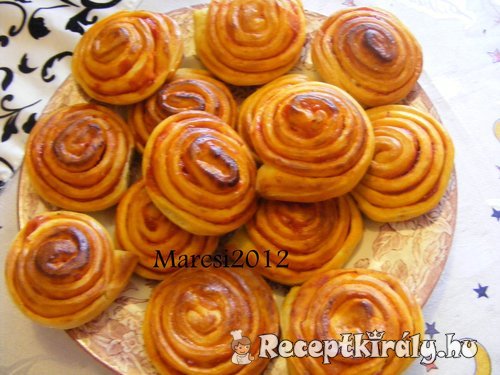 Pizzás csiga | Receptkirály.hu